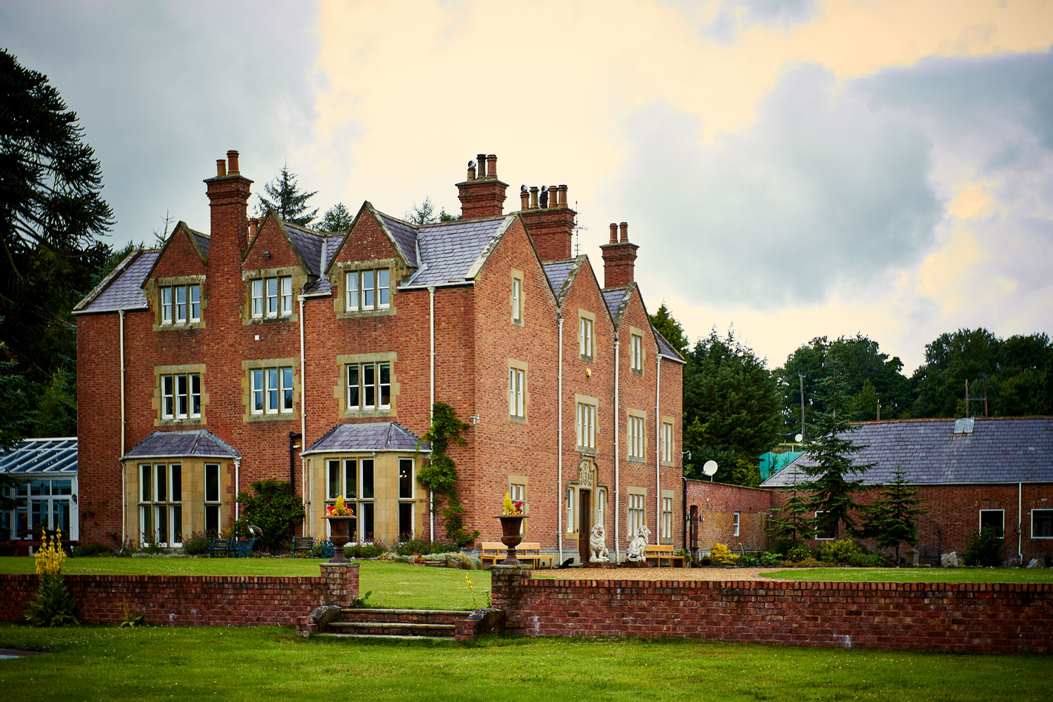 Eriviat Hall, Denbigh - Wedding Photographer - Chris Morse Photography